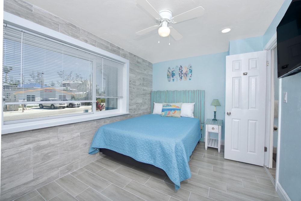 Mermaid Tales 2br #1 And #2 - Fort Myers Beach, FL