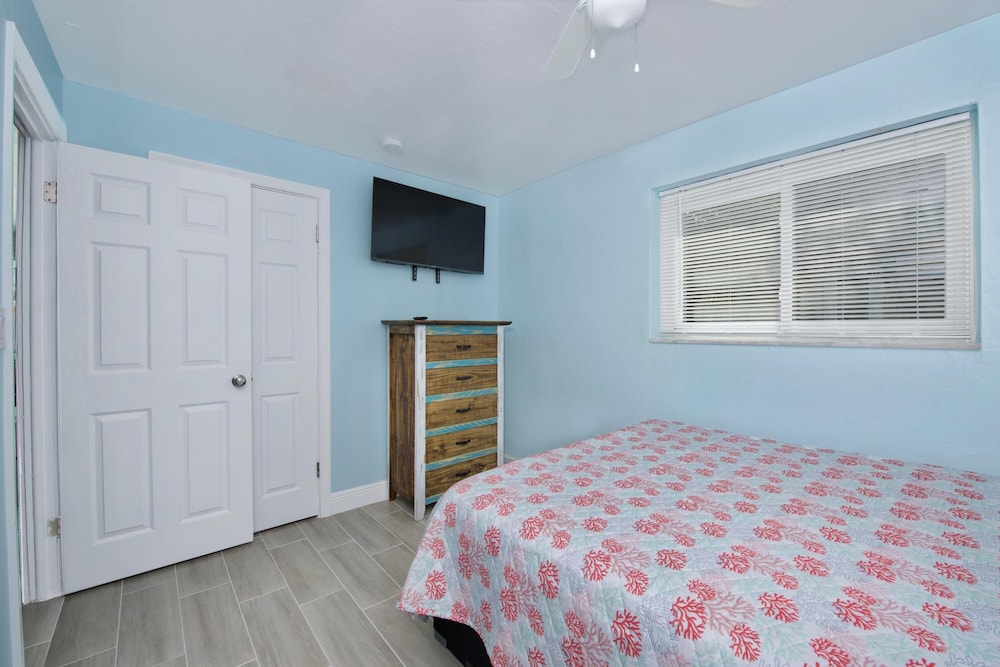 Mermaid Tales 2br #5 And #6 - Fort Myers Beach, FL