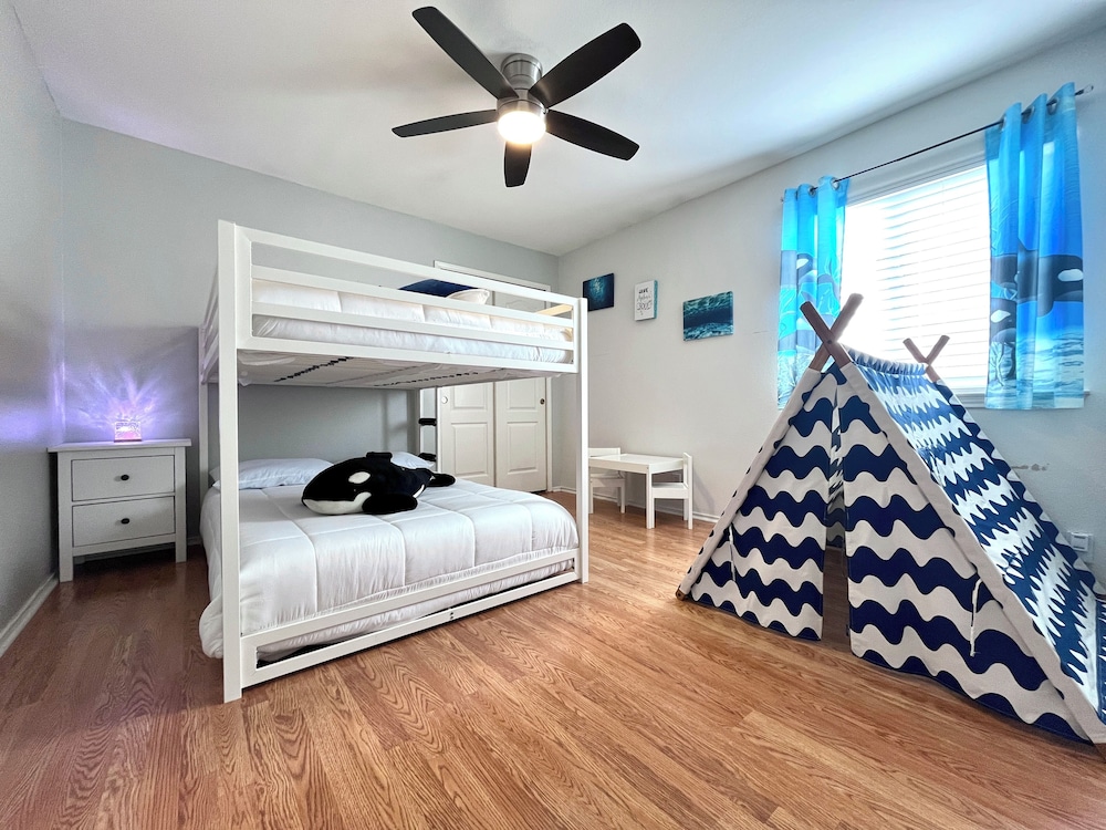Playset & Gameroom SeaWorld Home - San Antonio | Vrbo