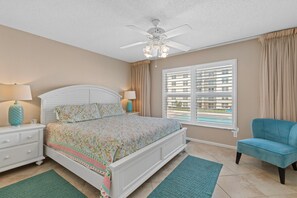 Apartamento em Condomínio Fechado, 1 cama king-size e sofá-cama (Sea Coast Gardens III 208)