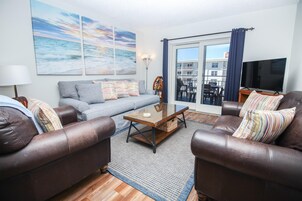 Apartamento em Condomínio Fechado, 1 cama king-size e sofá-cama (Sea Coast Gardens III 409) | Sala de estar