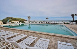 Apartamento em Condomínio Fechado, várias camas (Southwind 503) | Piscina