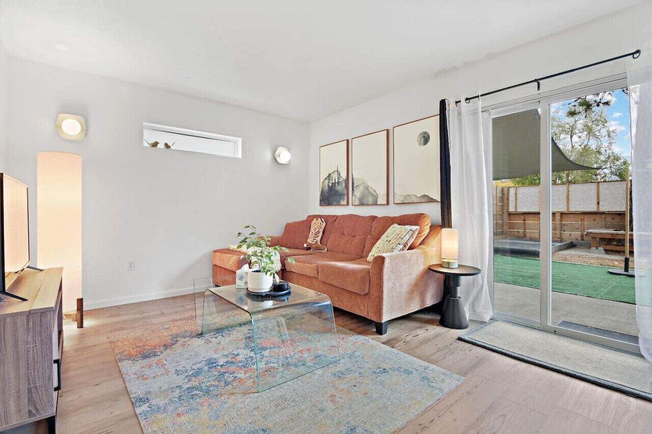 Chic Townhouse In Northtown - Spokane, WA