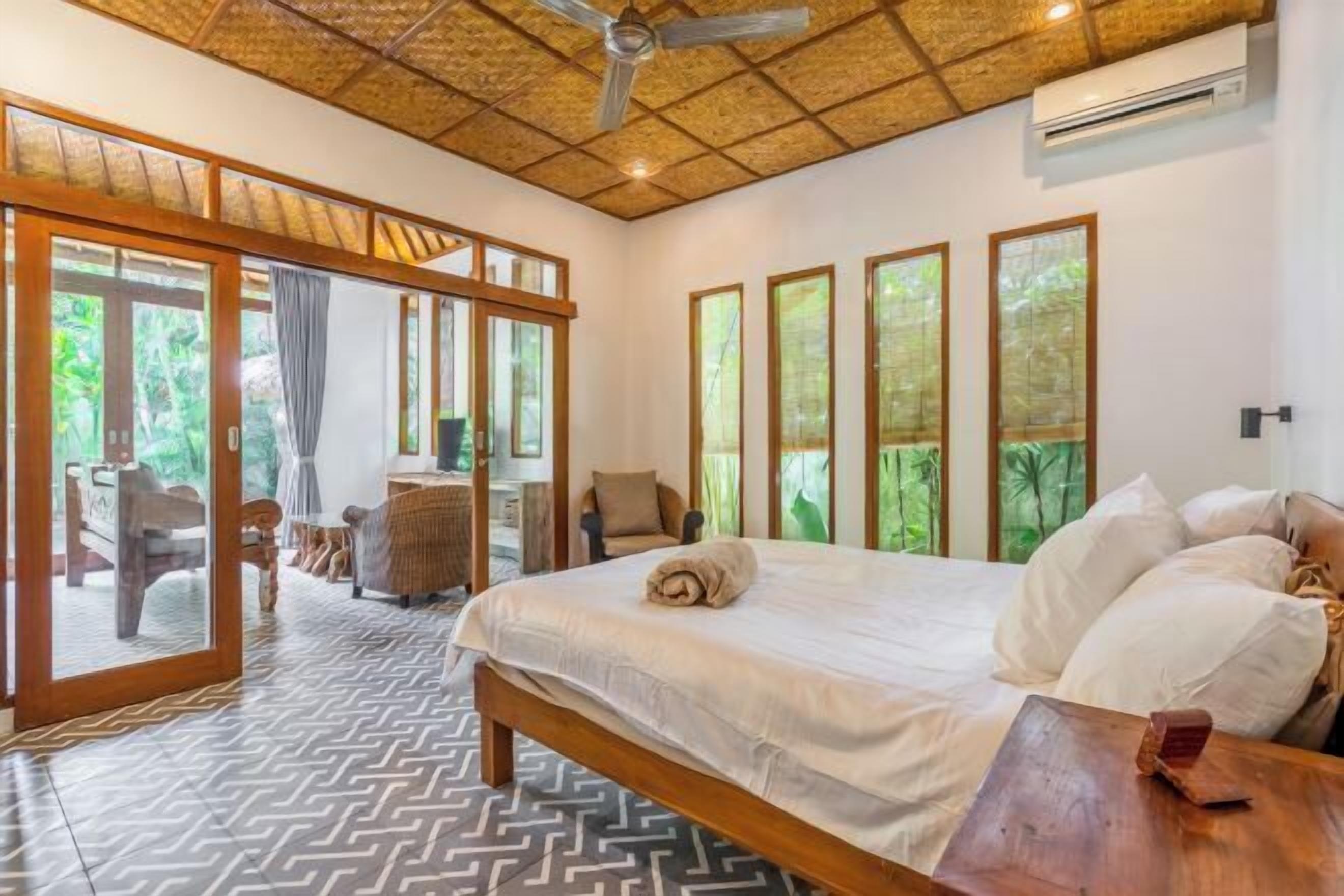 Secretária adequada para computadores portáteis, ferro/tábua de engomar 