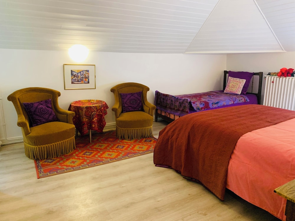 The colors of Commarin 2-bedroom apartment with kitchen. - Commarin | Vrbo