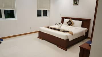 Quarto Individual Deluxe, varanda, vista para o jardim | Minibar com produtos grátis, secretária, quartos insonorizados