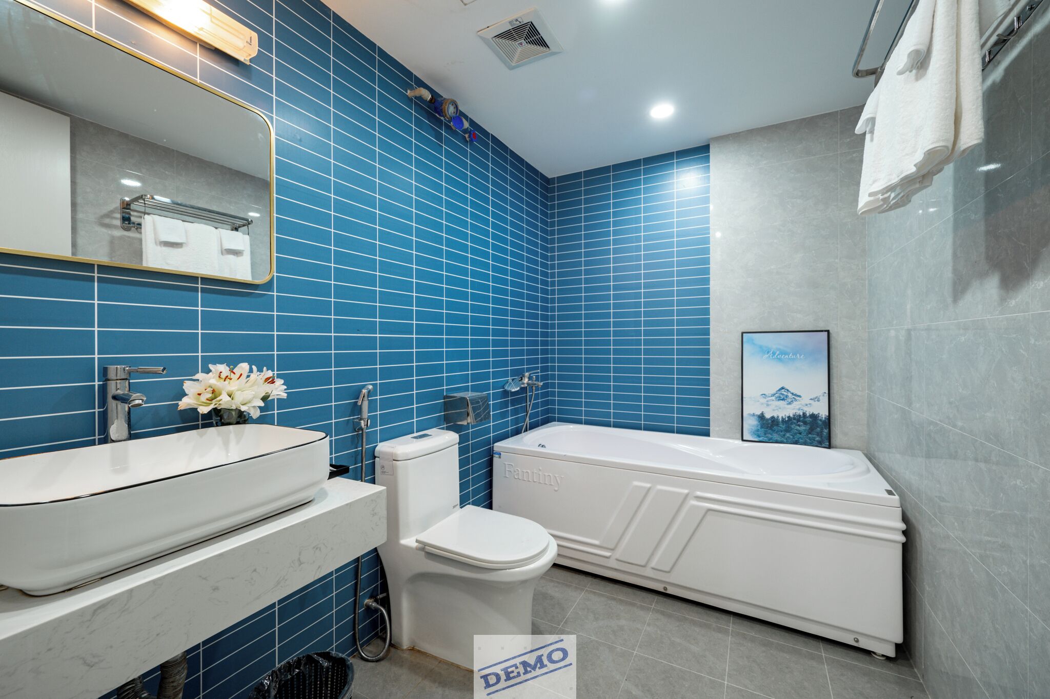 Apartamento superior, 2 quartos | Banheiro | Chuveiro, secador de cabelo, toalhas de banho, sabonete