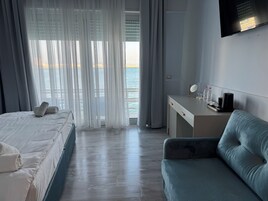 Quarto casal ou duplo standard, sacada, vista para o mar | Wi-Fi de cortesia