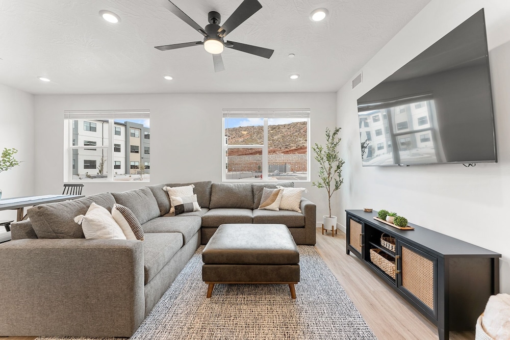 Gateway Getaway #102 2 Bedroom Condo - St. George, UT