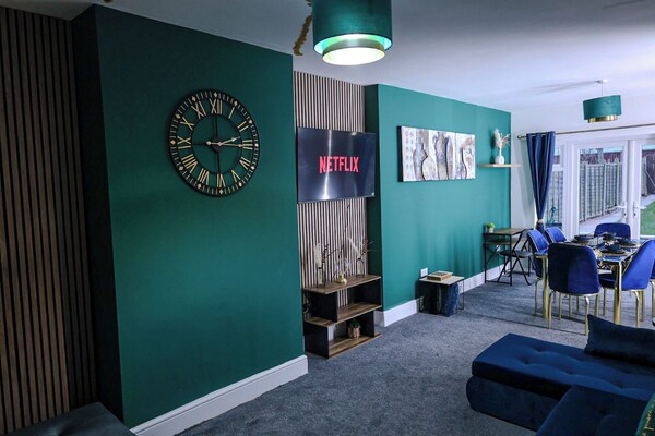 Sleeps17 Bliss 7-bedroom Luxury Escape Birmingham - Solihull