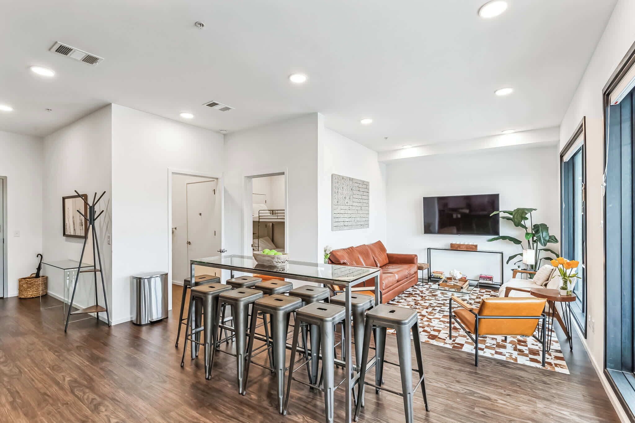 Chic Condo For 8 In Desirable Gulch Neighborhood! - Nashville, TN