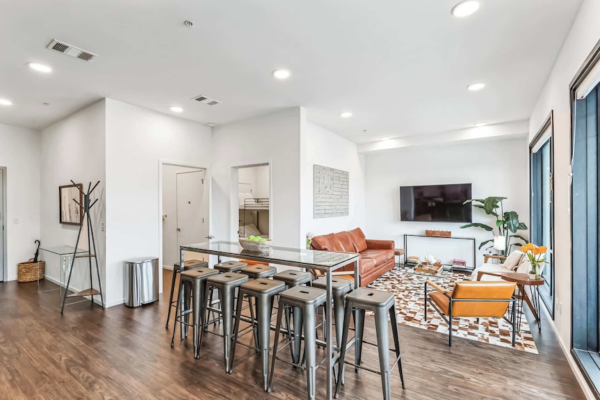 Chic Condo For 8 In Desirable Gulch Neighborhood! - Nashville, TN