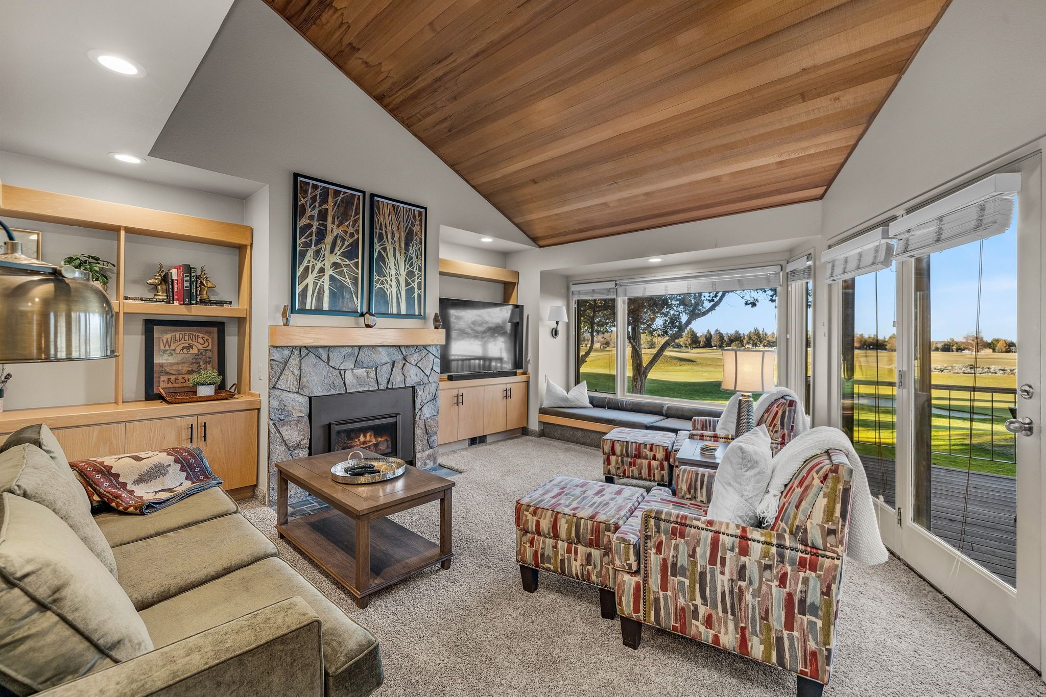 Modern Eagle Crest Condo With Sprawling Golf Course View - Redmond, OR