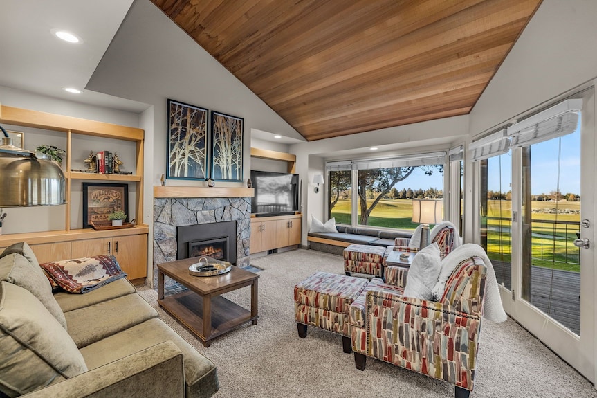 Modern Eagle Crest Condo With Sprawling Golf Course View - Redmond, OR