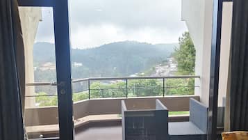 Quarto Duplo de Luxo, varanda, vista para o vale | Varanda