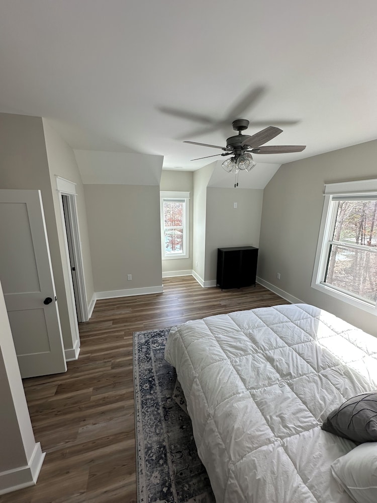 Stunning 4-bedroom house with amazing outdoor space and dock in Double ...