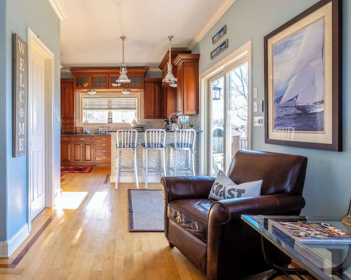 Spectacular View From Rooftop Deck | Sleeps 12 - Newport, RI
