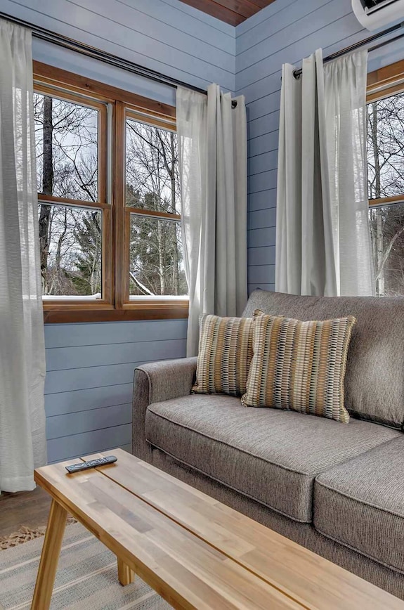 Modern Tiny Home, Wraparound Deck - Holiday Valley Resort, NY