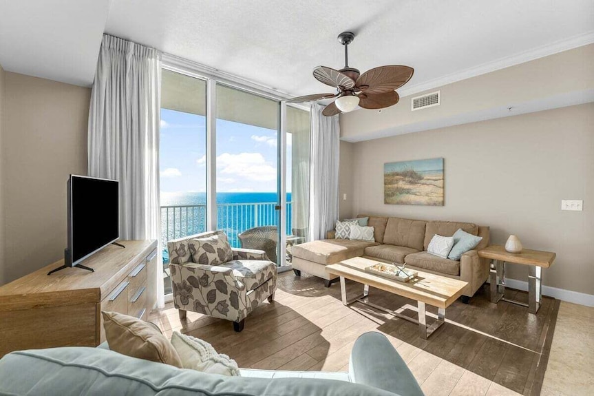 Family-friendly Gulf-front Condo W/beach Access - 拉古納比奇