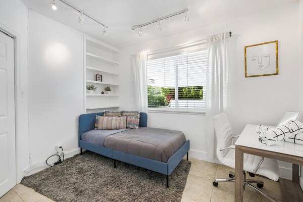 Miami Dream Home With Pool - Surfside, FL