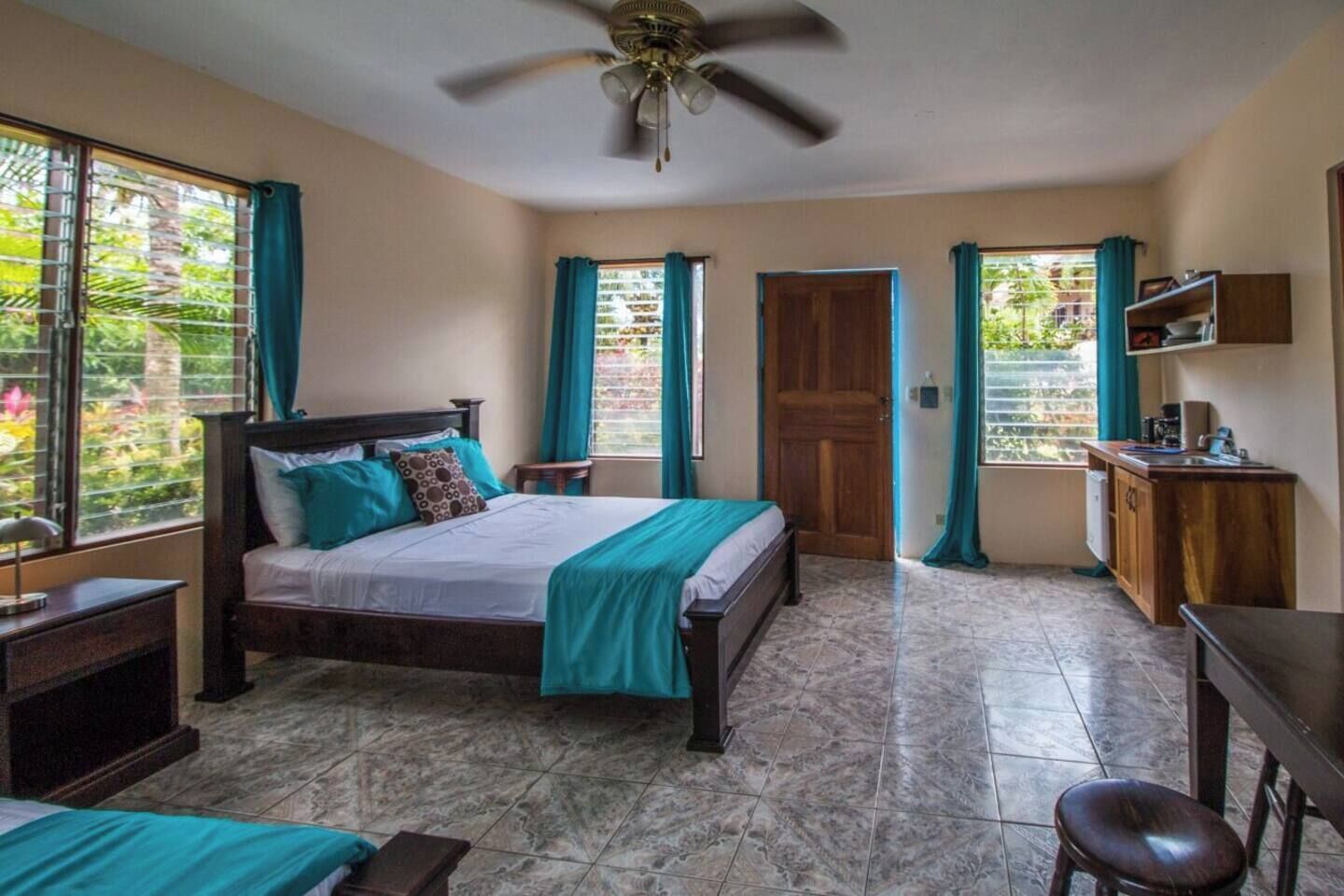 K-rae's Irish Pub And Inn - Ocean Blue - Nosara