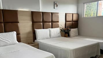 Quarto Quádruplo Comfort, 1 quarto | 1 quarto, secretária, secretária adequada para computadores portáteis