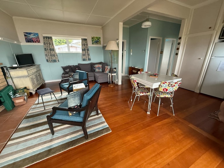 Blue Cottage On The Lake - Rotorua