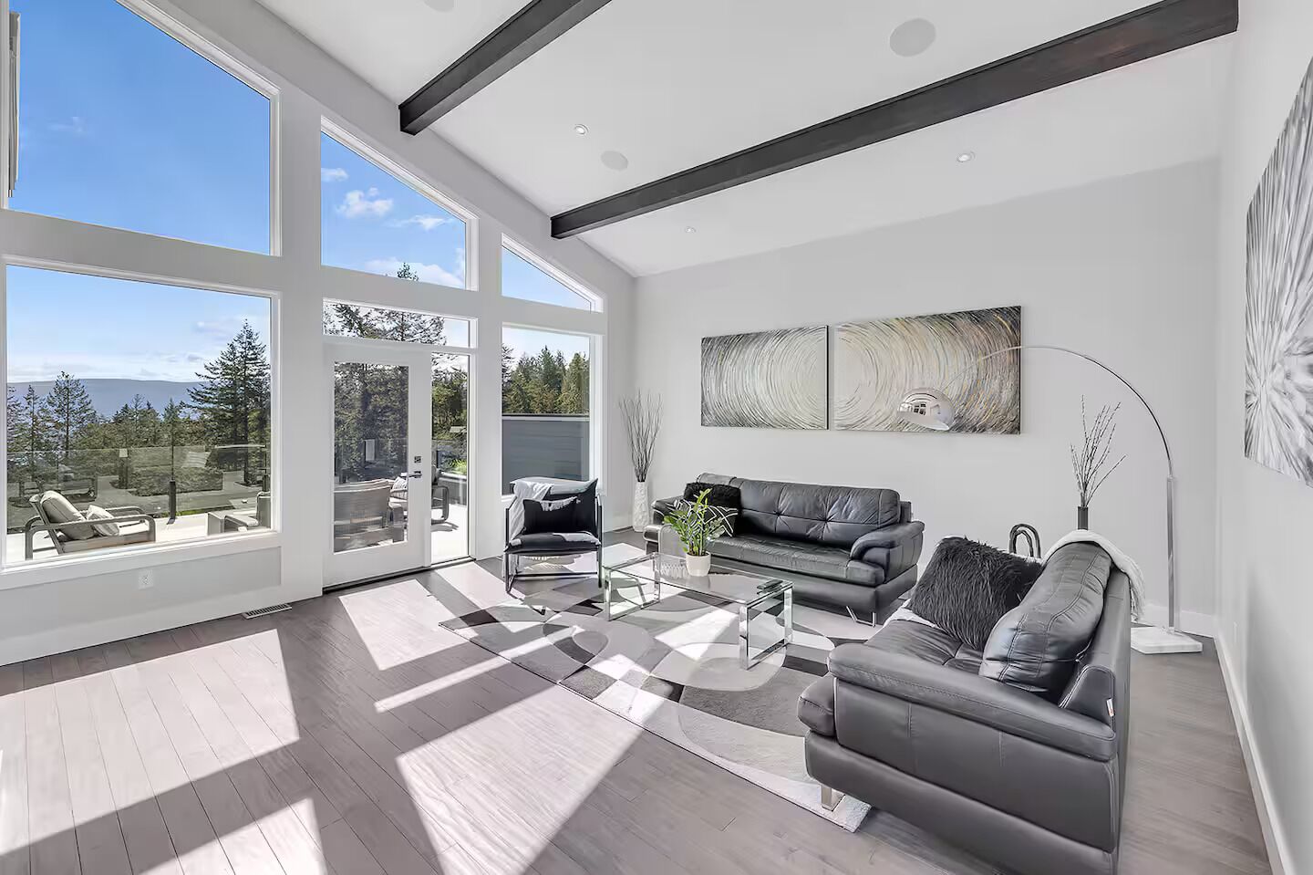 Luxury Home With A View! - Kelowna
