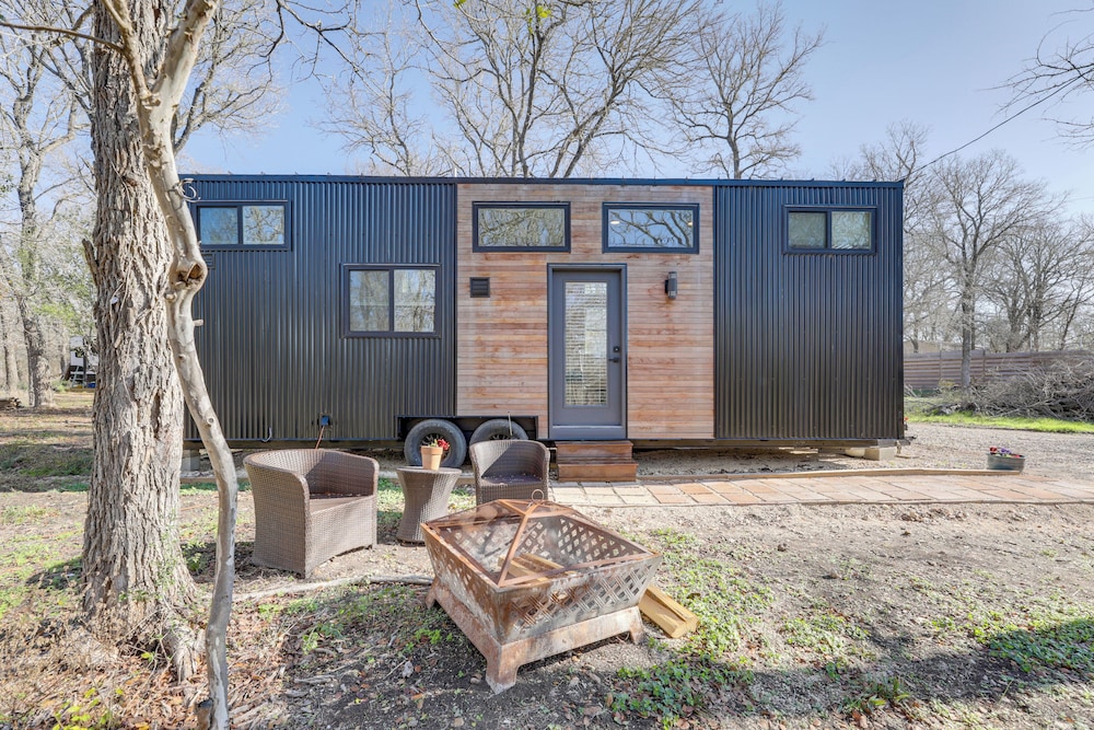 Hiking & Creek: Manor Tiny Home In Forest Retreat - Cedar Creek, TX
