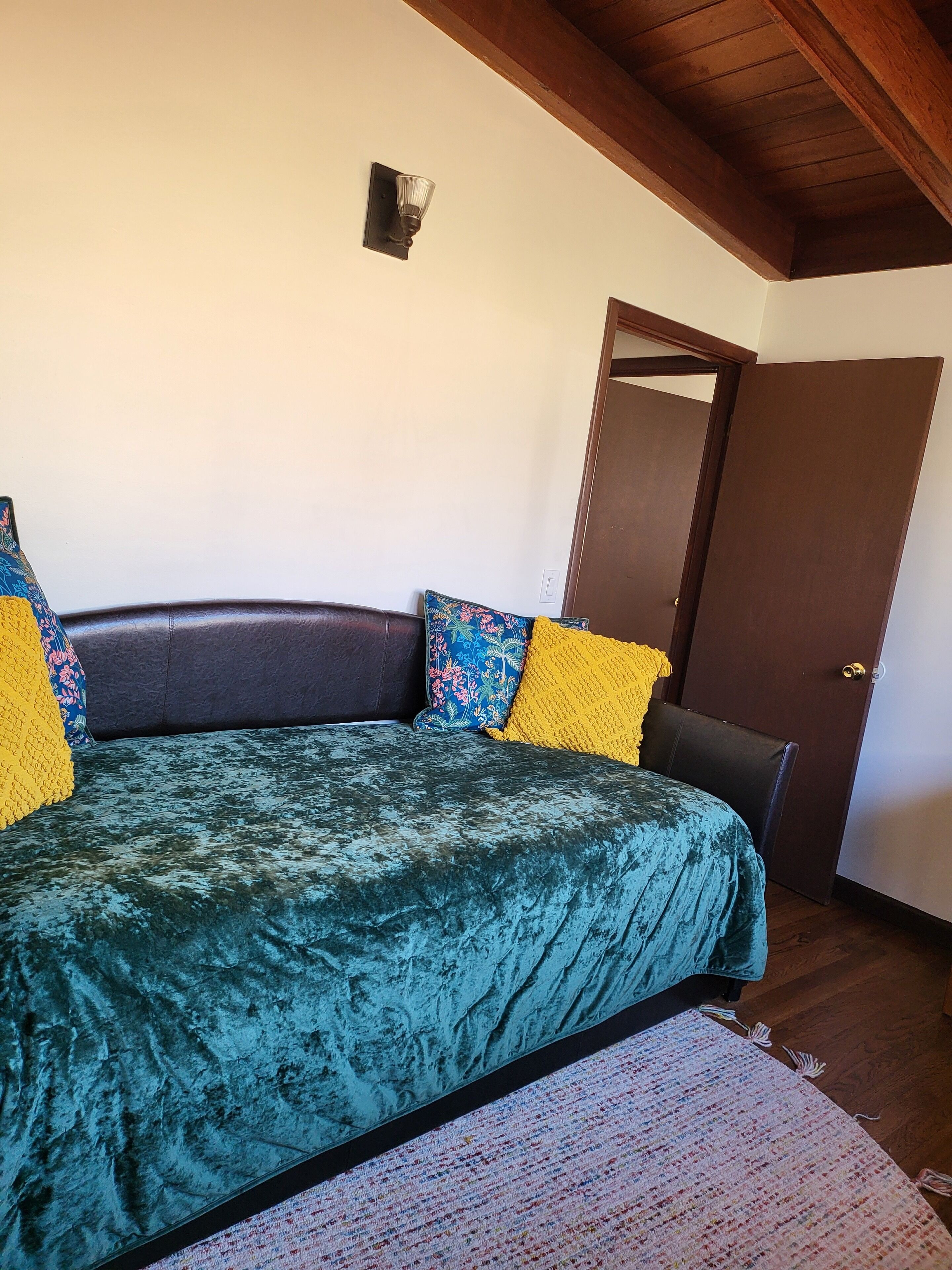 Charming 3-bedroom House Located In The Heart Of Jackson. - Jackson, TN