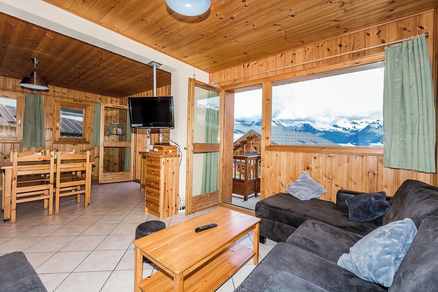 Chalet Sleeps 20 Skis-on, Historic Village Of Montchavin (La Plagne) - Belle Plagne