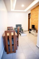 Apartamento lua de mel | Área de estar | Smart TV, Netflix, serviços de streaming, impressoras