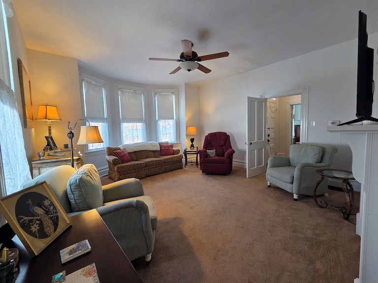 Charming 4-bedroom Family Friendly House In Monongahela. Make Yourself At Home! - California, PA