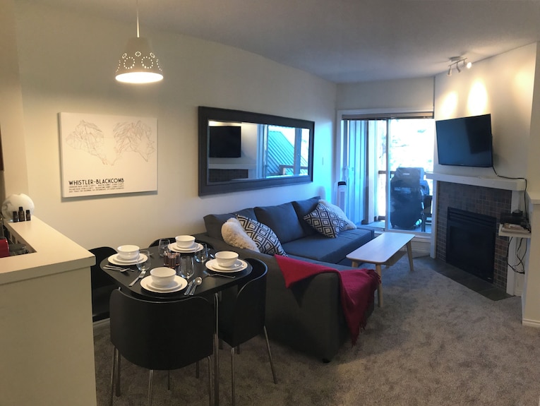 Cozy And Bright 1br Townhouse With Big, Open Deck. Free Parking - ウィスラー