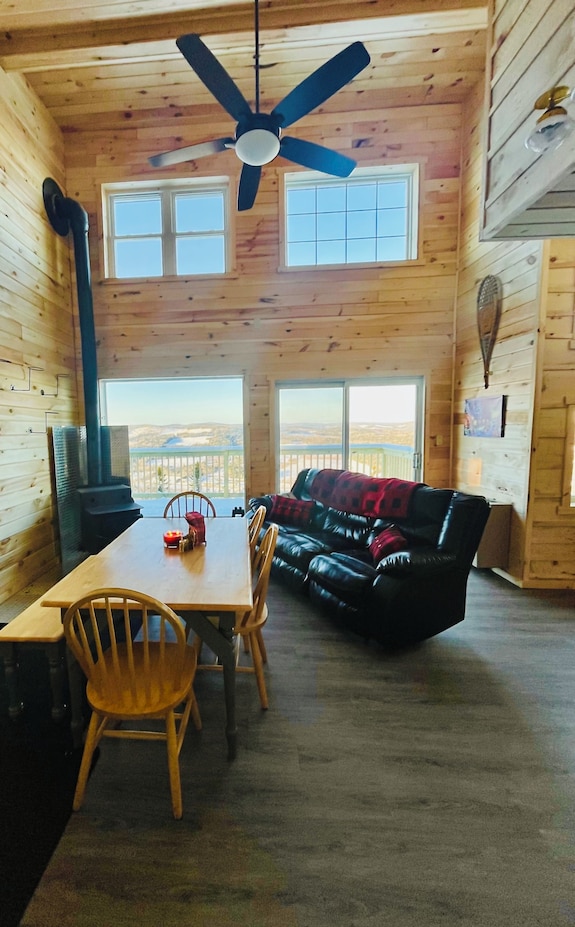 Peaceful Eagle Eye Cabin On The Trail In Fort Kent Overlooking The St John River - Maine