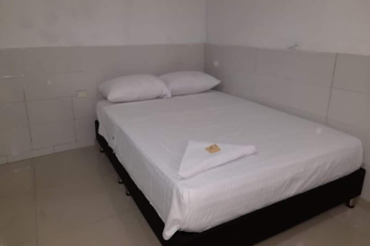 Quarto | Roupas de cama premium, Wi-Fi de cortesia, roupa de cama