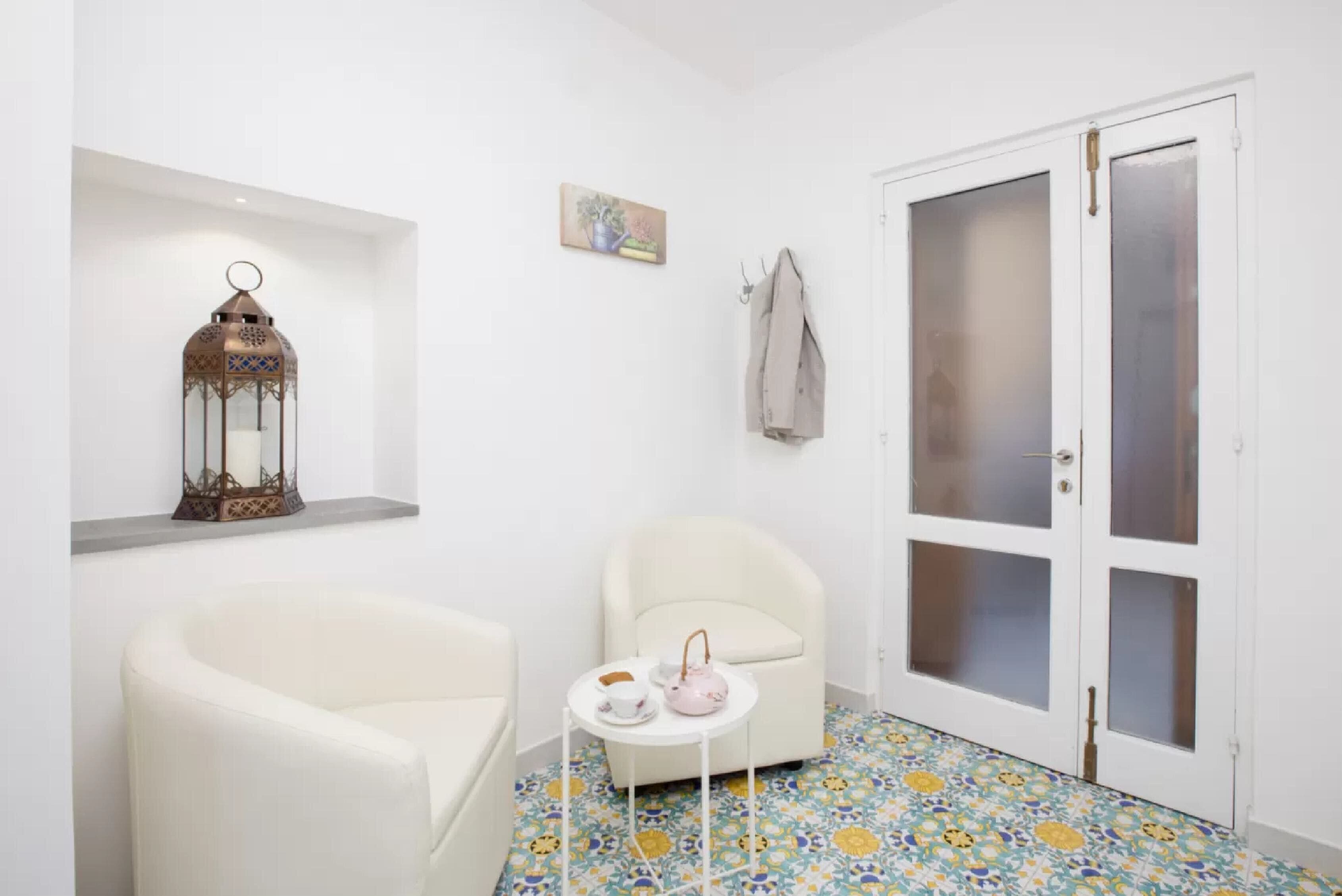 Apartamento | Sala de estar | TV de ecrã plano, livros 