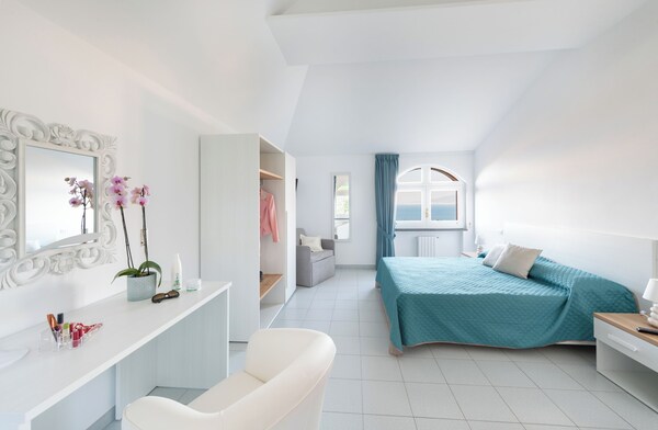 Sea View Rooftop Apartment With Jacuzzi & Garden - Sorrento