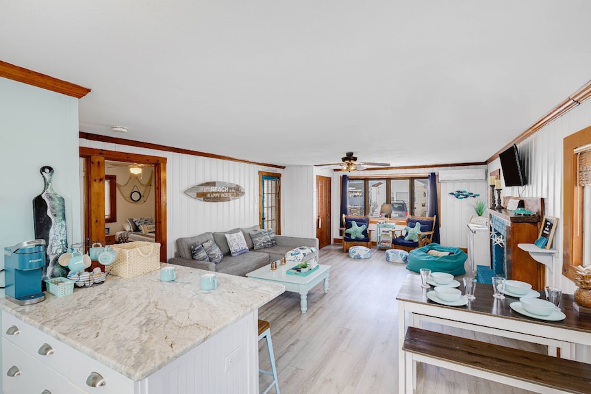 Blue Chill Cottage: Charming New England Home Just Steps From The Shore With Breathtaking Views! - New Hampshire