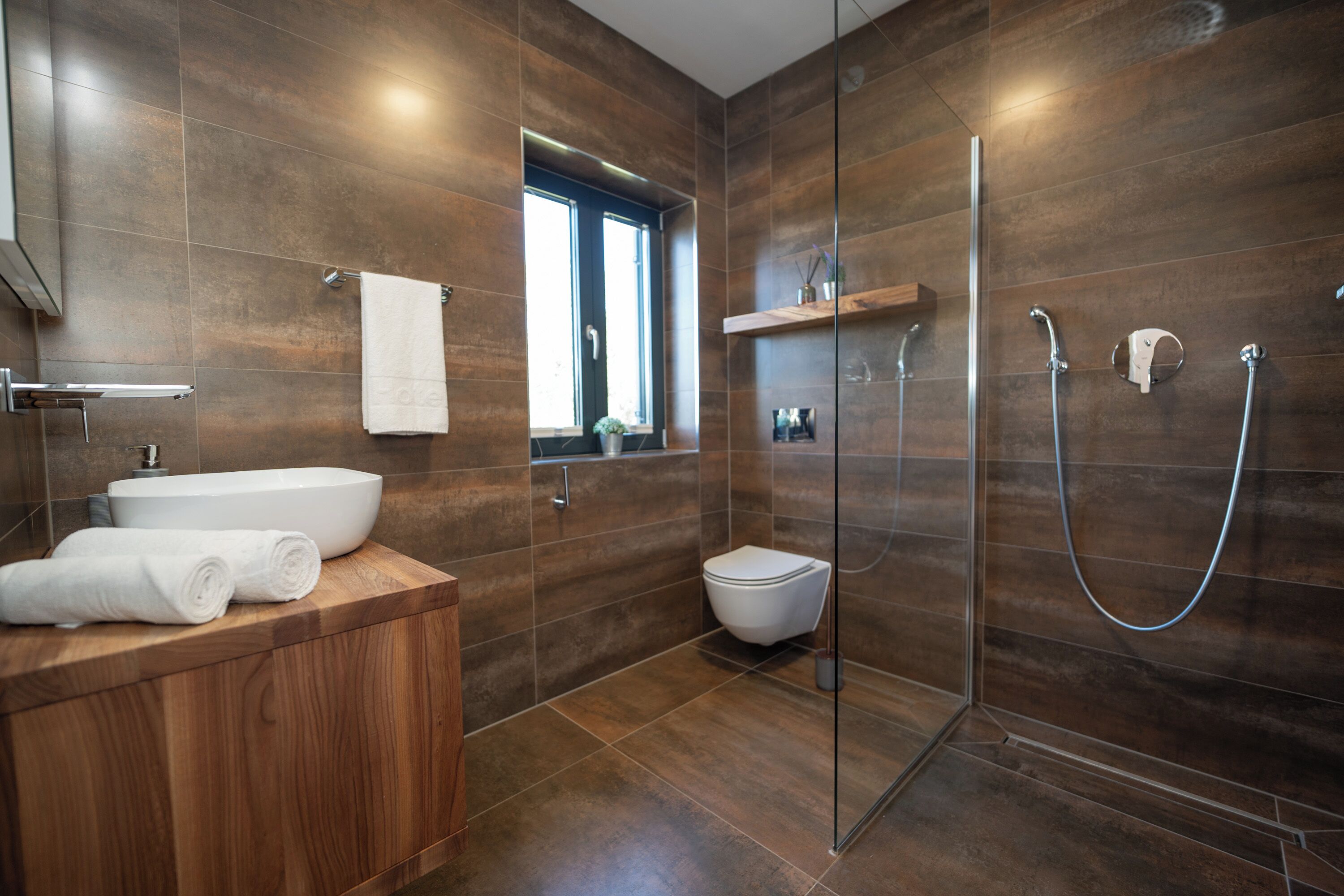 Casa conforto, 3 quartos, ao lado da piscina | Banheiro | Chuveiro, toalhas de banho, sabonete, shampoo