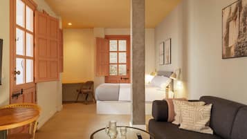Estúdio, varanda | Individualmente decorados, individualmente mobiliados, escrivaninha