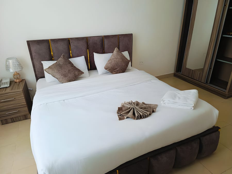 Secretária, secretária adequada para computadores portáteis