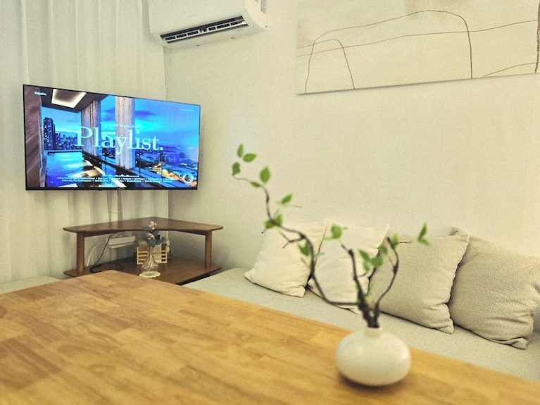 #Near Seoul National University Venture\n#room 2/6 People\n#100-inch Projector - 평촌동