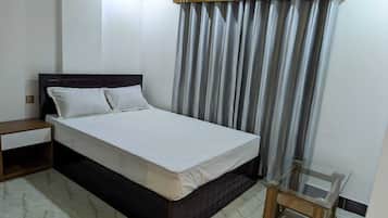 Quarto Duplo Premium, Vista para a cidade | Cofre no quarto, secretária, Wi-fi grátis