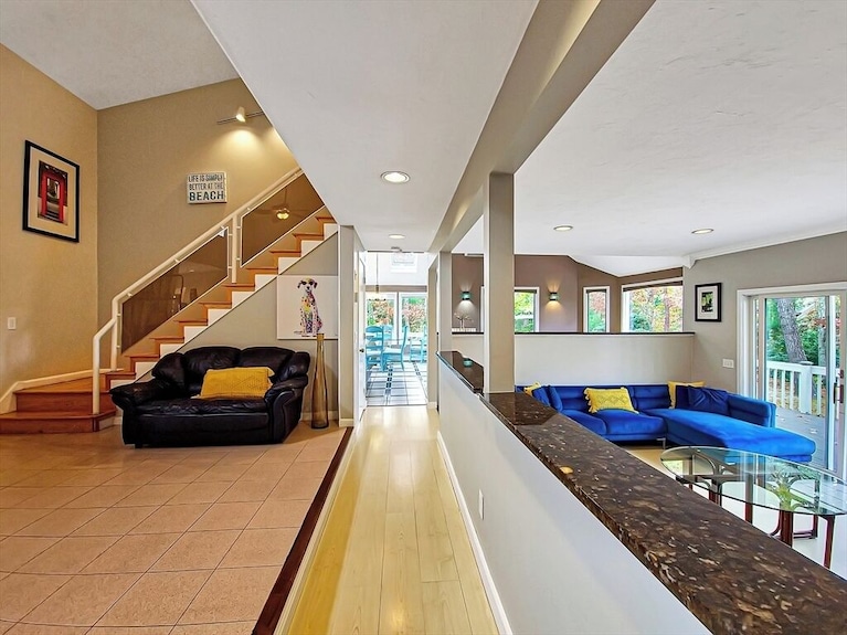 Spacious Lake House For Large Groups W Private Acre+ Short Path To Lake - Falmouth, MA