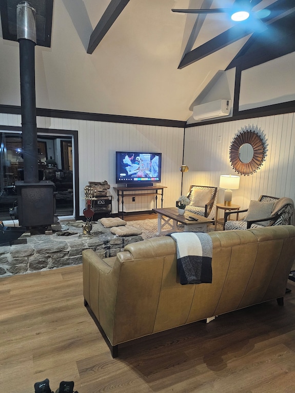 Cozy 3-bedroom Cabin In Woodbury. With Brook And Mountain To Enjoy. - Connecticut