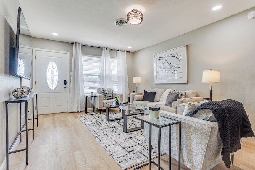 Charming, Nicely Furnished, 4-bedroom House In Richardson - Garland