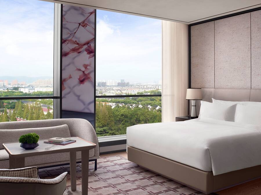 Quarto premier, 1 cama King (view) | Frigobar, cofres nos quartos, cortinas blackout