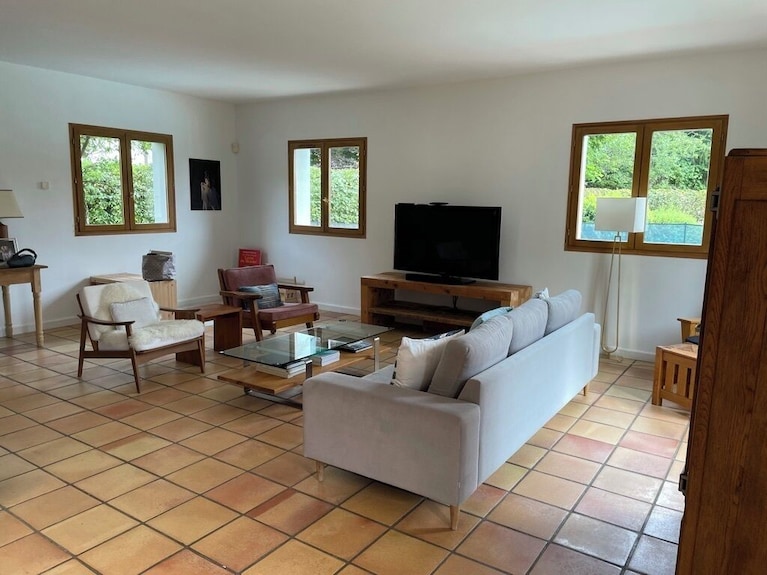 Lovely Gated Family House, Steps From Lake Annecy In Menthon-saint-bernard. - Ibis Annecy - Cran-Gevrier