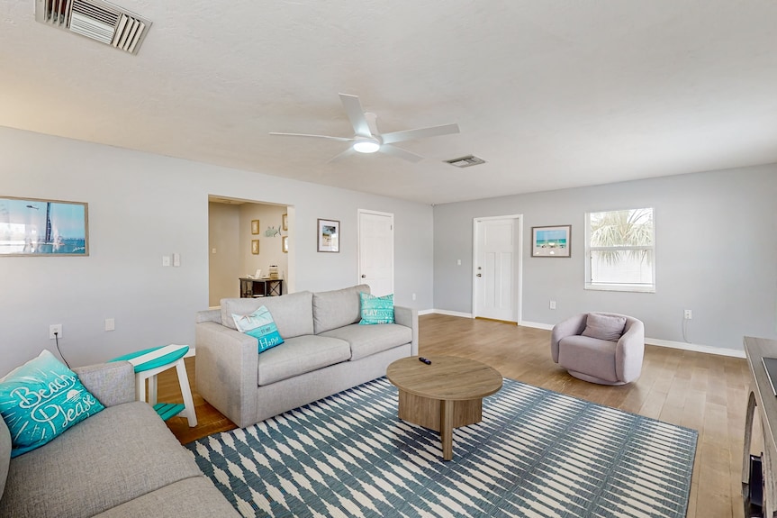 Spacious Private Home With New Pool, Patio, And Proximity To The Gulf Beaches - Bradenton, FL